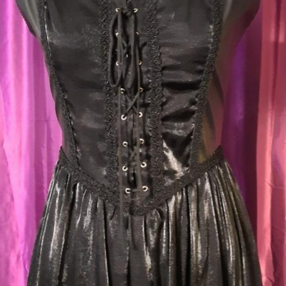 Drop Dead Gorgeous Gothic Gown!!!! - Gem